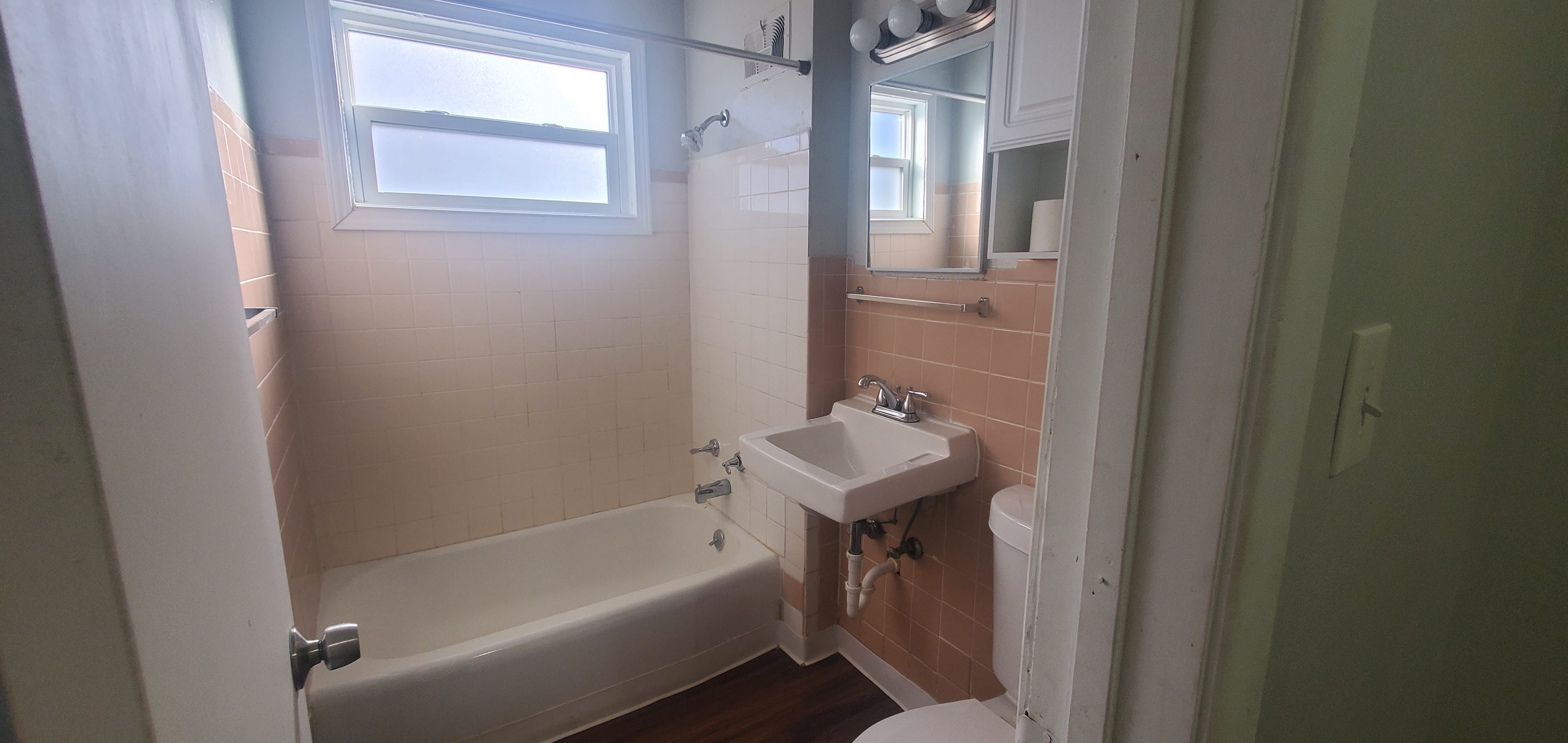 1 Bedroom - 401 North Hocker Terrace, Independence, MO, USA | Bob.ai.