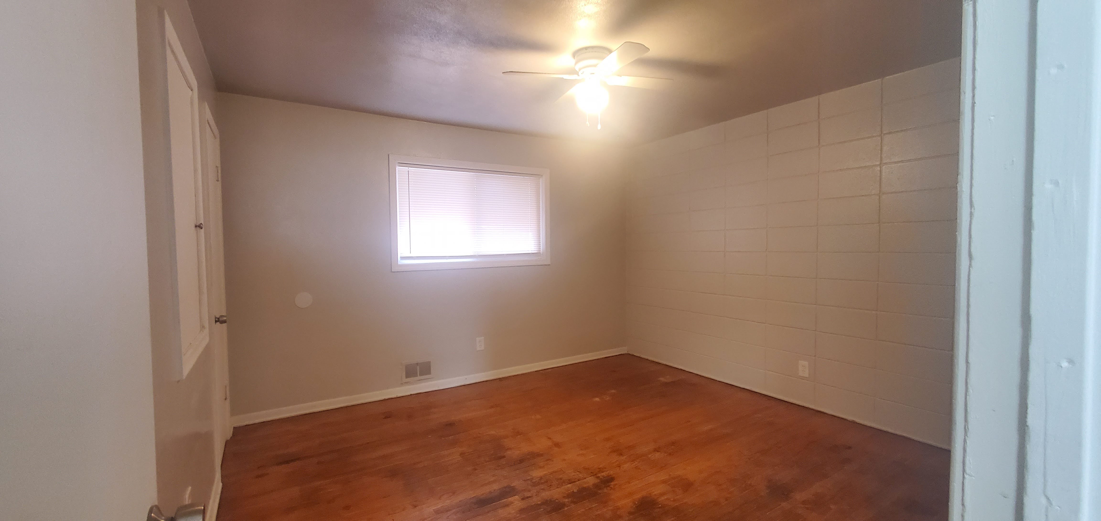 1 Bedroom - 401 North Hocker Terrace, Independence, MO, USA | Bob.ai.