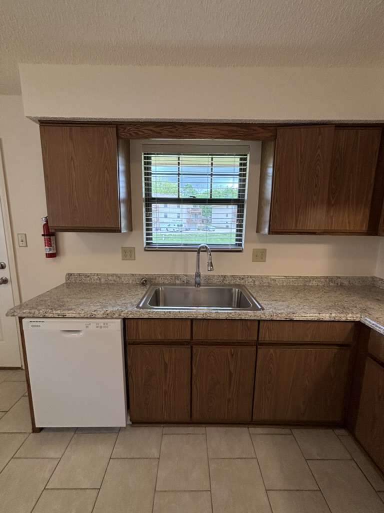 sage door - 1932 NORTHWEST COPPER OAKS CIRCLE BLUE SPRINGS MO 64015 ...