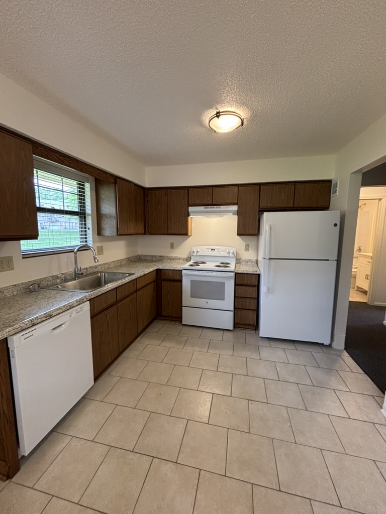 sage door - 1932 NORTHWEST COPPER OAKS CIRCLE BLUE SPRINGS MO 64015 | Bob.ai.