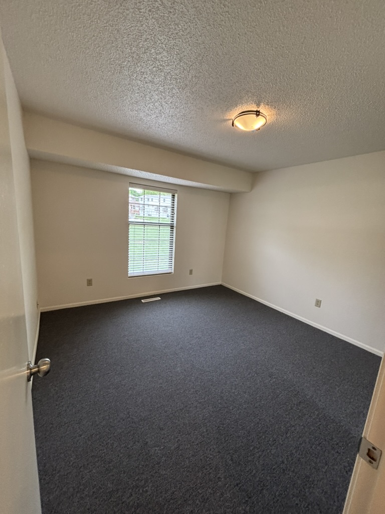 sage door - 1932 NORTHWEST COPPER OAKS CIRCLE BLUE SPRINGS MO 64015 | Bob.ai.